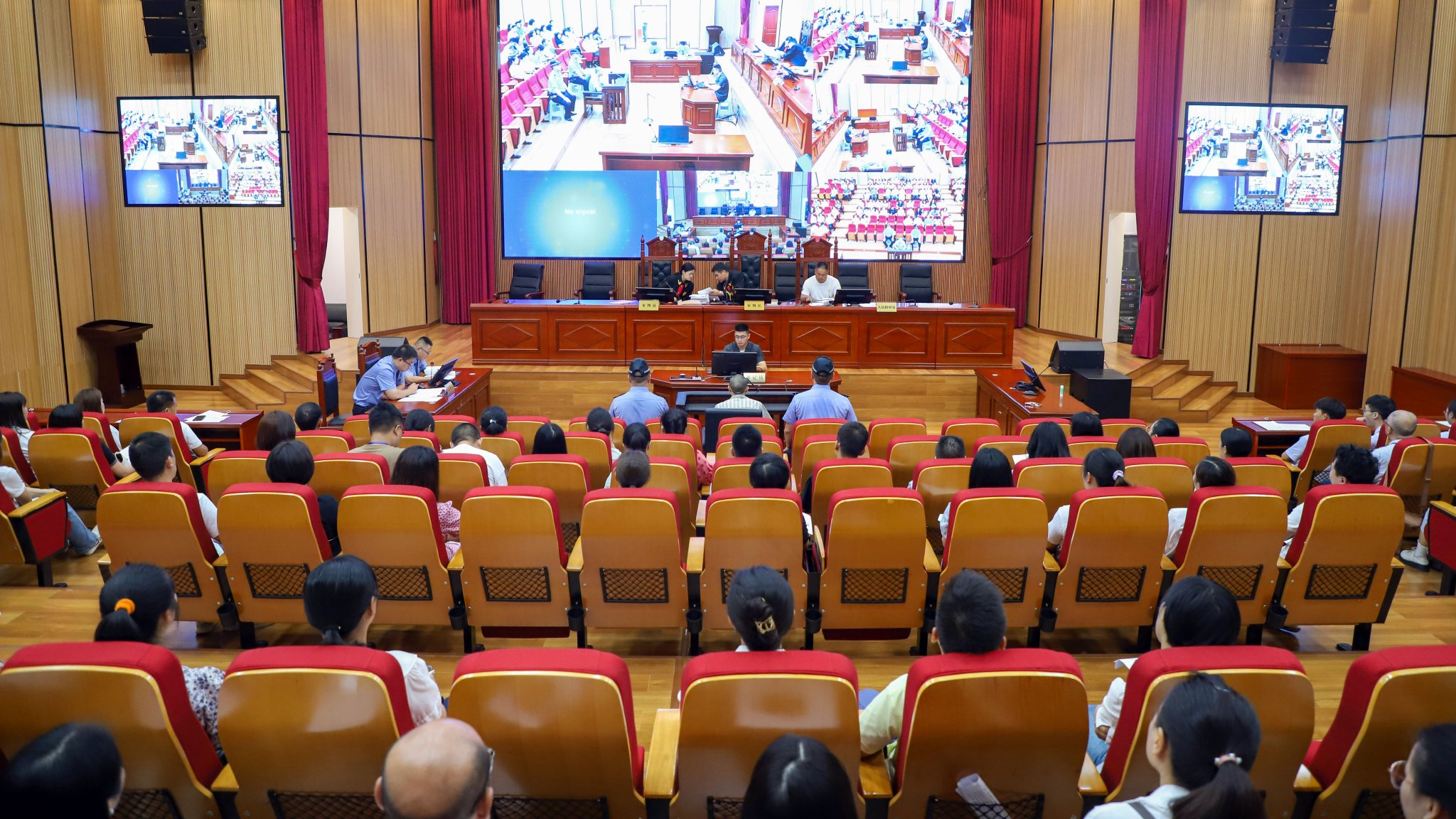 贵州长顺县一出纳挪用公款被判刑，100余名财务人员旁听庭审|贵州|长顺县|被告人_新浪新闻