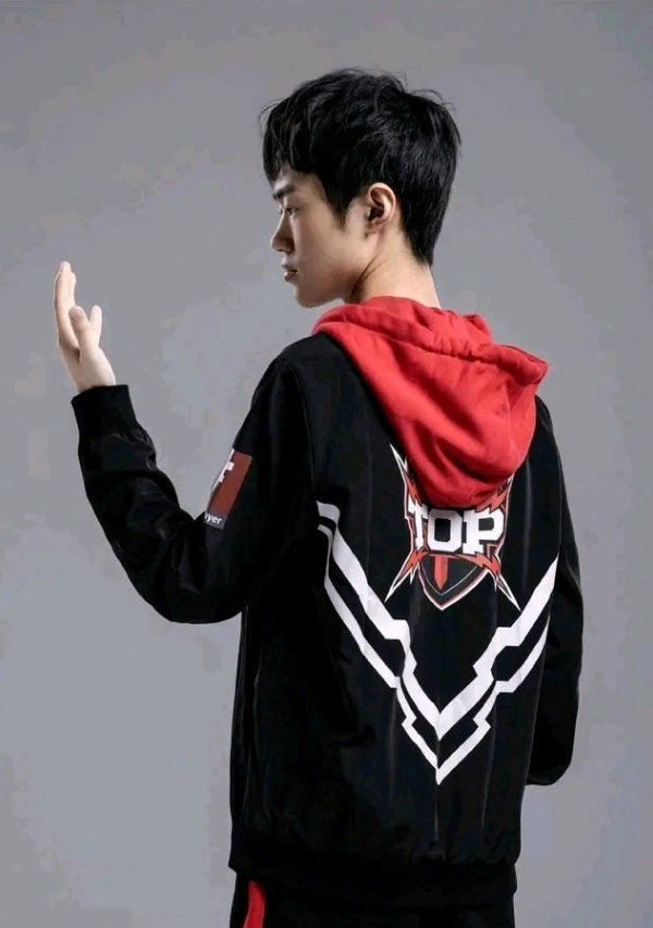 网友评价Knight和Faker两人的关系：Knight是最高的山……|knight|Faker_新浪新闻