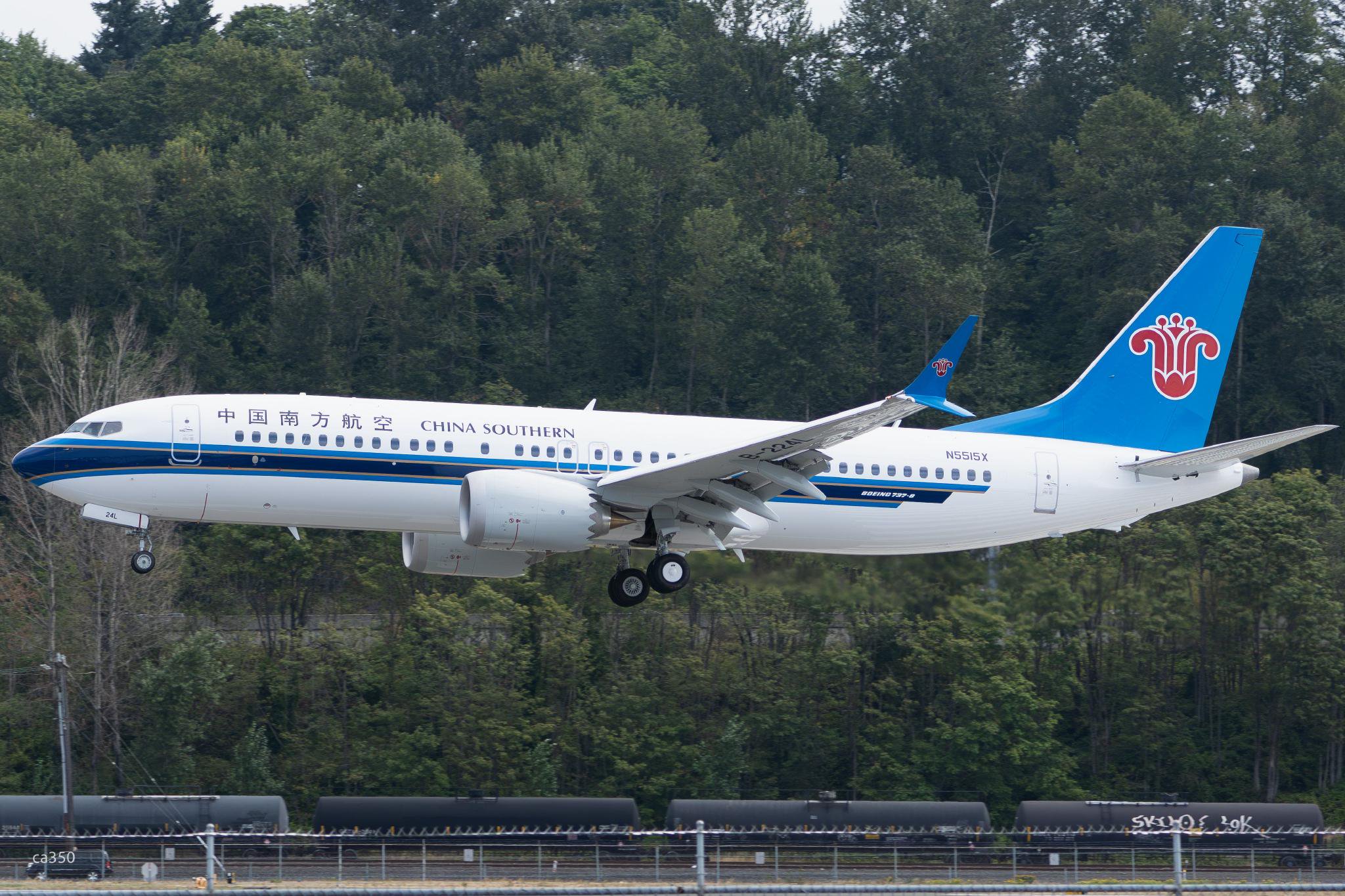 一架737 MAX……|注册号|飞机|舱门_新浪新闻