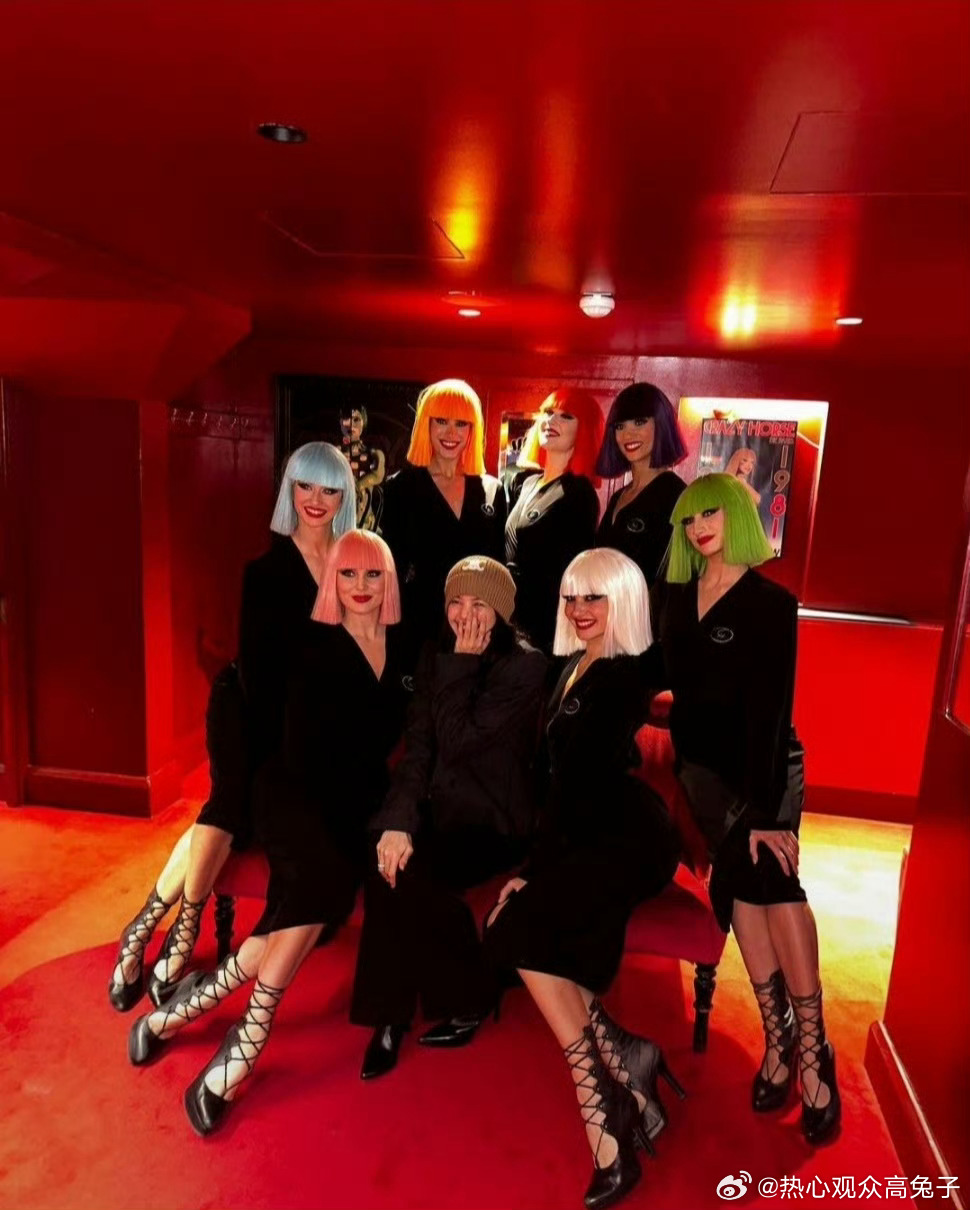 太牛掰了，Lisa 即将与世界上最具美感的脱衣舞秀疯马秀合作……|Lisa|疯马秀_新浪新闻