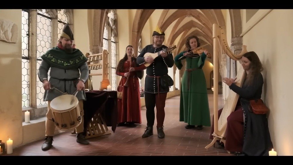 来自捷克的乐队ELTHIN带来中世纪法国作曲家、诗人纪尧姆·德·马肖……_新浪新闻