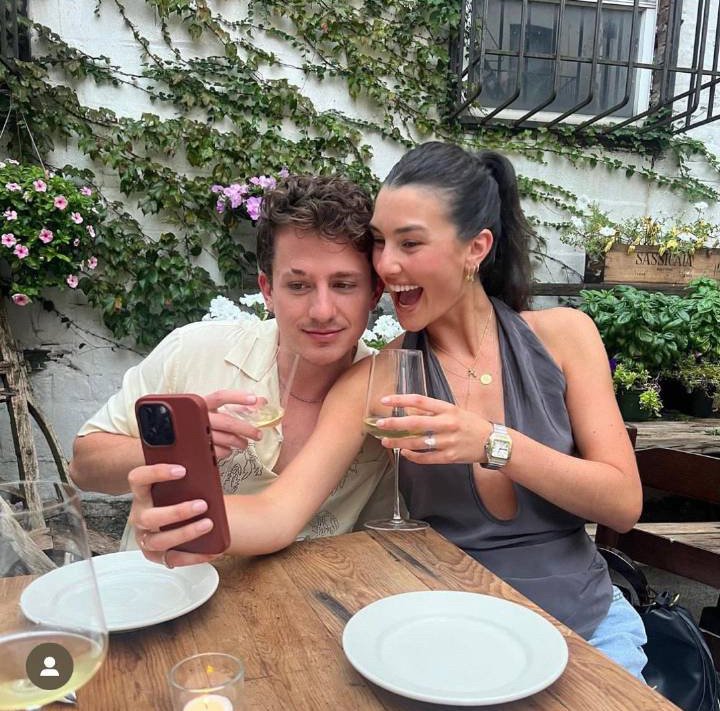 断眉Charlie Puth宣布求婚成功，恭喜啊|Charlie Puth_新浪新闻