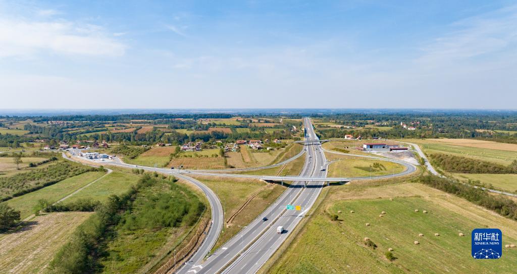 俯瞰塞尔维亚E763高速公路|高速公路|塞尔维亚|巴尔_新浪新闻