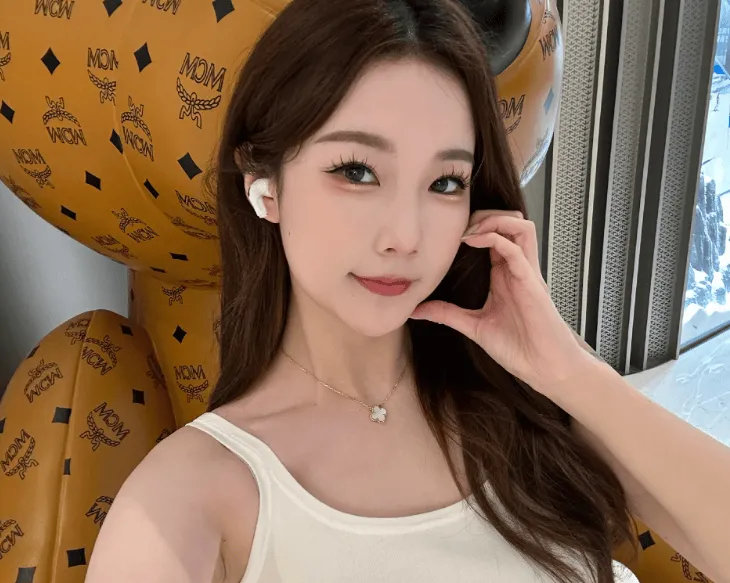 英文流解说Kitty晒照：没人陪我citywalk|英文|英雄联盟|天赋_新浪新闻