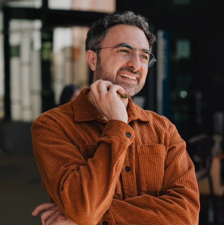 专访DeepMind联合创始人：生成式AI只是一个阶段，接下来是交互式AI|DeepMind|人工智能|AI_新浪新闻