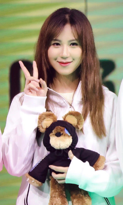 解说杯冠军Suki评价队长Doinb和Lele|队长|冠军|英雄联盟_新浪新闻