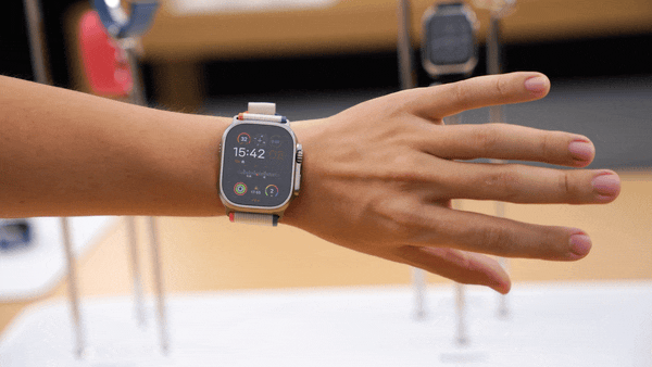 Apple Watch S9/Ultra 2上手：S9 SiP加持 玩法更多元|apple watch|苹果_新浪新闻