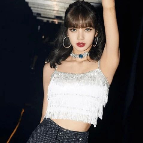 【头条新闻】花西子道歉！ 曝Lisa疯马秀可以竞价上台抚摸！！|Lisa|疯马秀|表演_新浪新闻