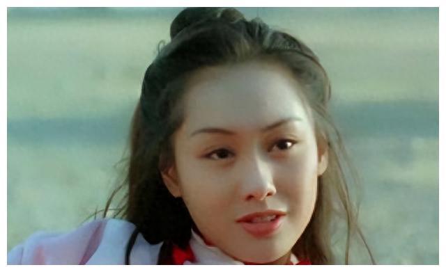 52岁朱茵的现状：深山村屋与破车成为大妈|朱茵|黄贯中|深山_新浪新闻