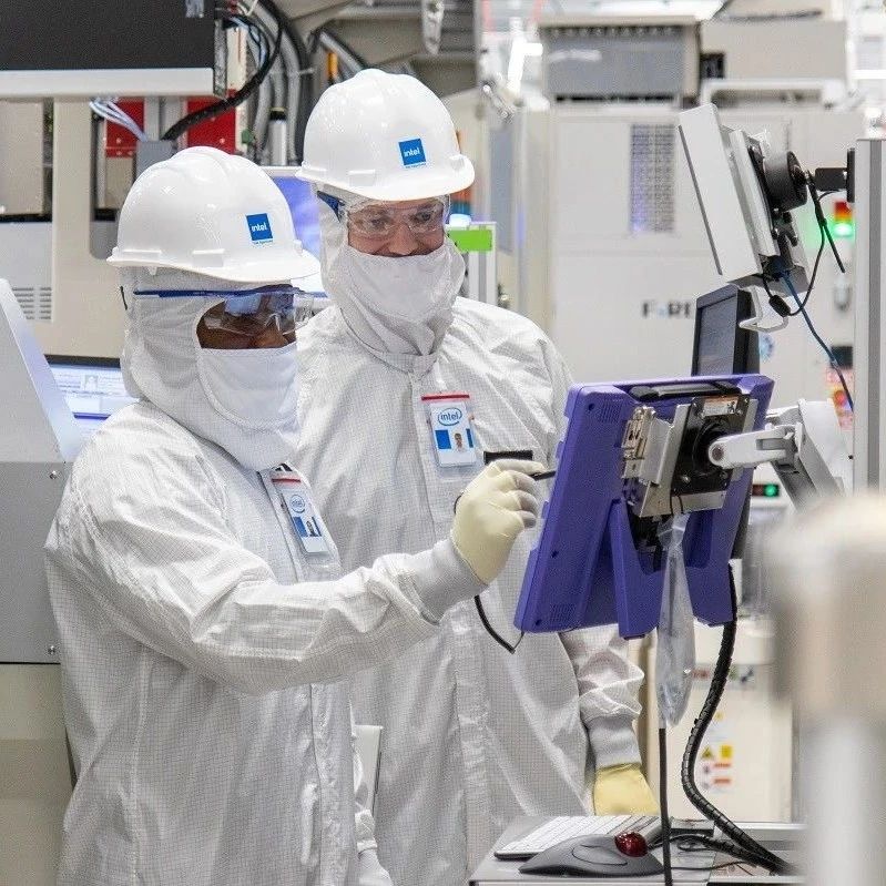 今天《CS2》正式上线保留经典元素，巨大技术飞跃|CS2|飞跃|上线_新浪新闻