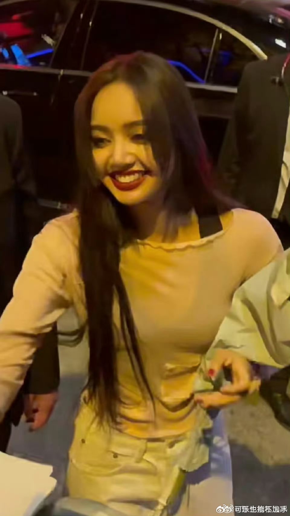 为啥感觉Lisa第一场疯马秀结束后面相都改变了呢？|疯马秀|Lisa_新浪新闻