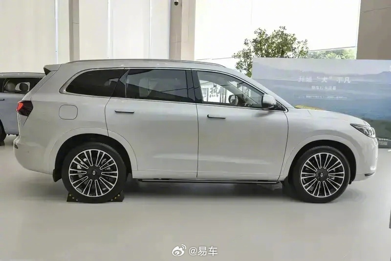 问界新M7累计大定突破40000台 售24.98万元起-新浪汽车