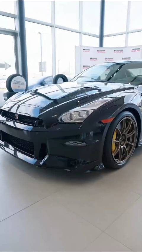 沉浸式体验一台GTR|试驾评测|汽车视频_新浪新闻