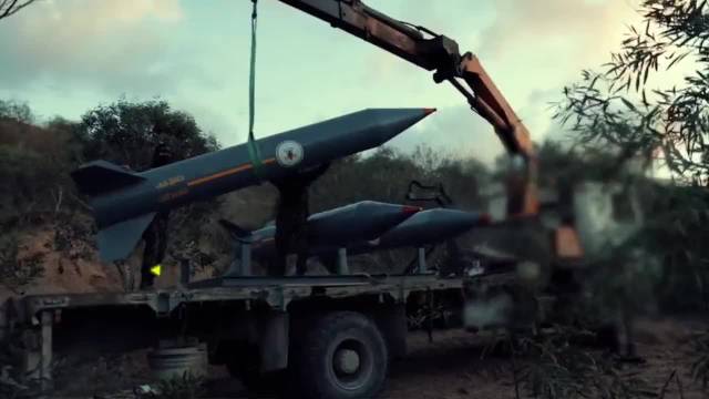 “萨拉亚圣城旅”发布了他们的Badr-3恐怖火箭进行准备工作的视频……|萨拉|圣城|火箭_新浪新闻