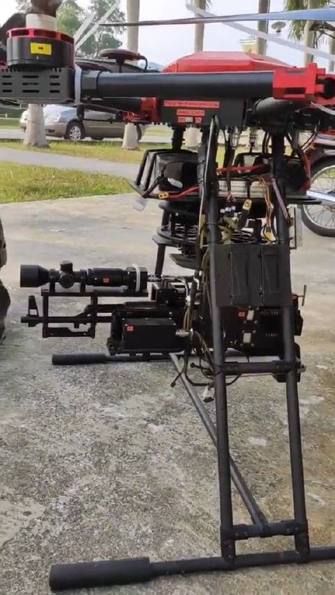 主题：如何让AK变得更危险？把它架在无人机上~！|无人机|越南_新浪新闻