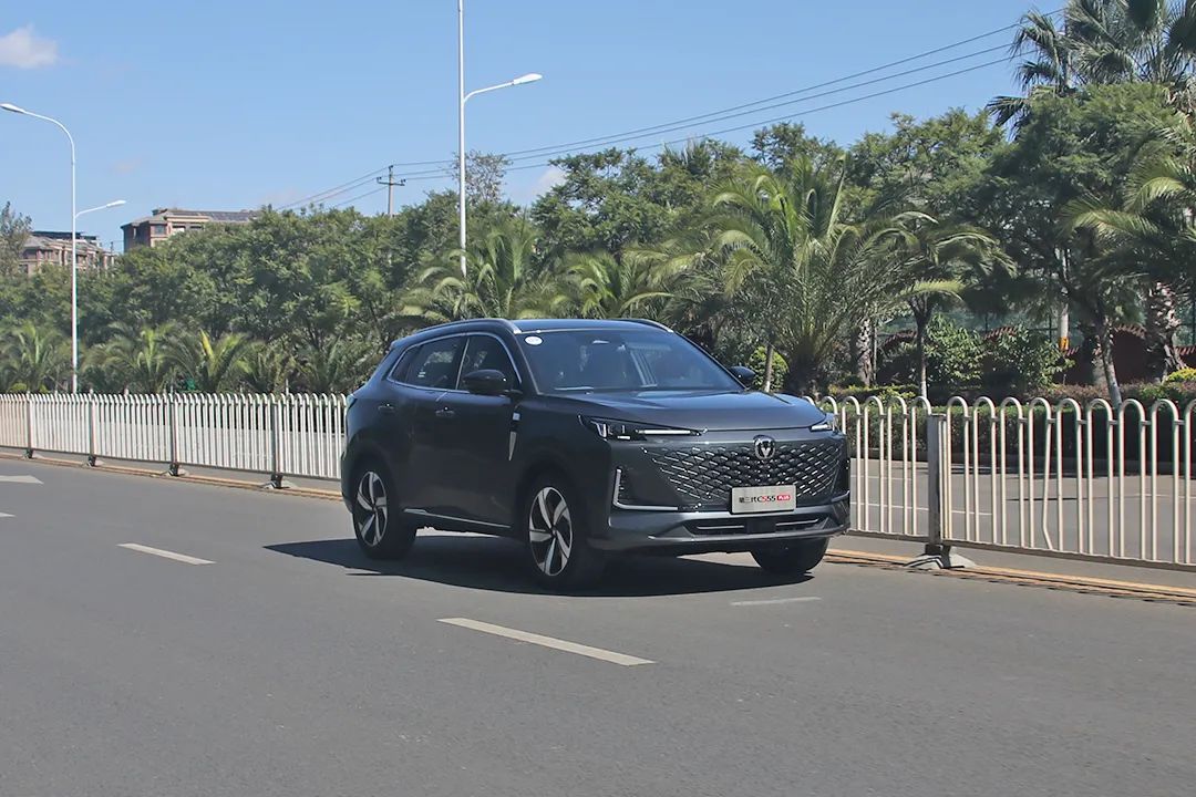加量不加价，号称10万级精品SUV，长安第三代CS55PLUS这么强？-新浪汽车