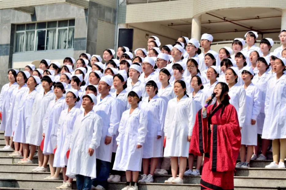 “谁也跑不了！”衡阳女大学生遭同学网暴跳江身亡，更多细节曝光|同学网|李莉|跳江_新浪新闻