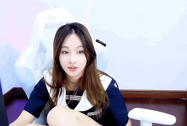 S13：李宁官方直播间被冲到停播，LNG官博道歉！|LNG|T1|LNG官博_新浪新闻