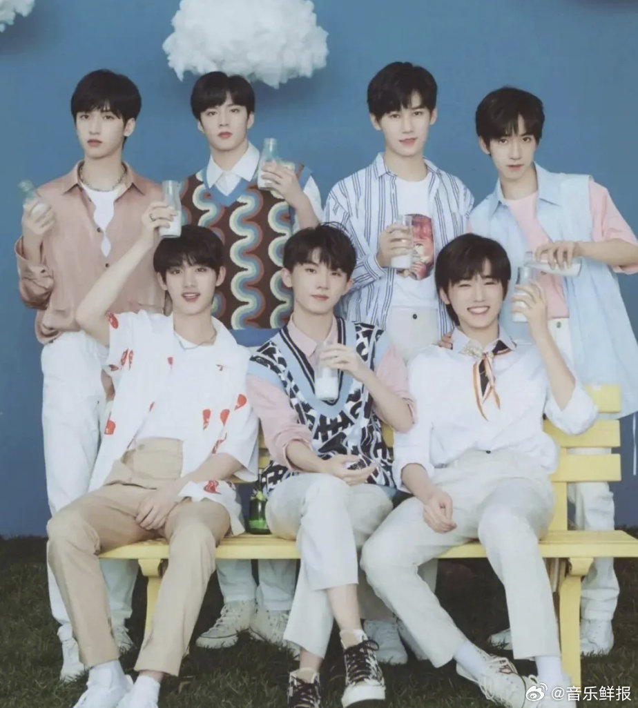 时代少年团的拍照作品中流露出他们的自信与成熟……|时代少年团_新浪新闻