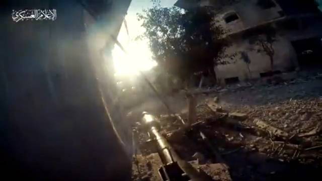 哈马斯公布和以色列军队打巷战的视频……|哈马斯|以色列|巴以冲突_新浪新闻