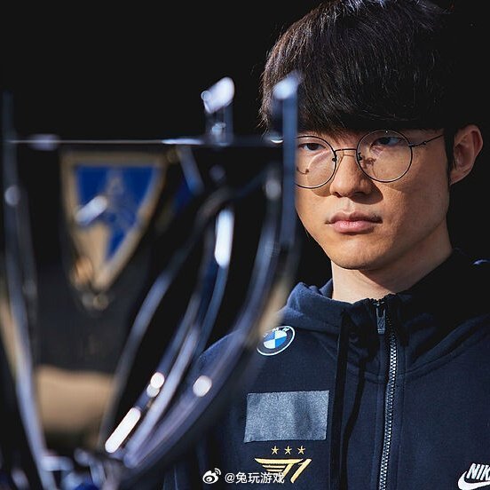 2023年全球总决赛半决赛的比赛，T1战队3-1击败JDG战队……|T1|小组赛|总决赛_新浪新闻