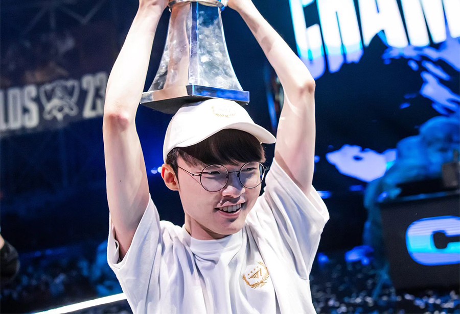 T1 加冕冠军！Faker 正式登神！|T1|Faker|英雄联盟全球总决赛_新浪新闻