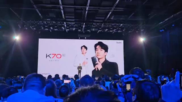 一博上台了，好帅！mtjj可以私我拿原视频|王一博_新浪新闻