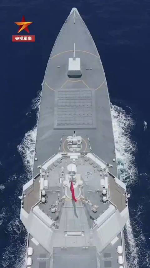 空中航拍055型万吨导弹巡洋舰，130毫米主炮，112个垂发单元……|055型|航拍_新浪新闻
