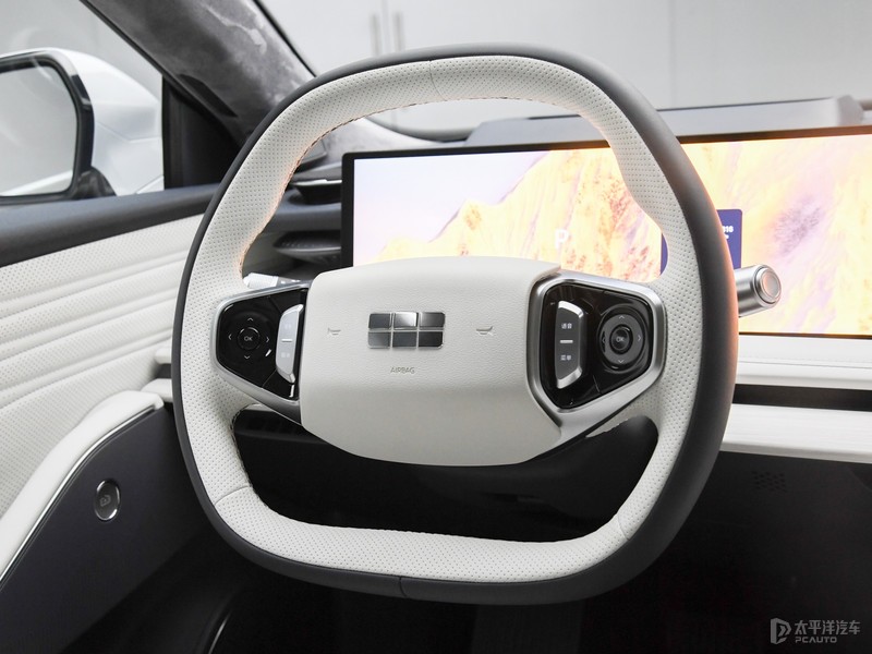 吉利银河E8将于2024年1月上市 搭载800V高压平台+8295芯片-新浪汽车