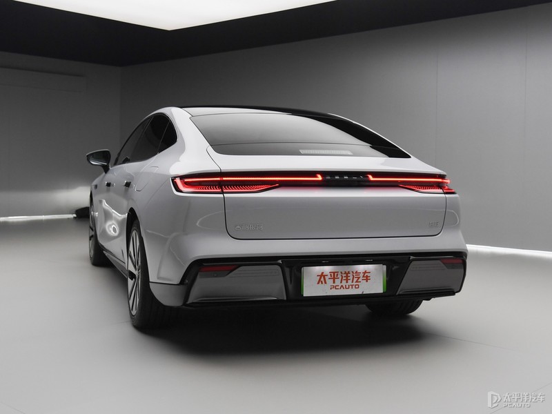 吉利银河E8将于2024年1月上市 搭载800V高压平台+8295芯片-新浪汽车