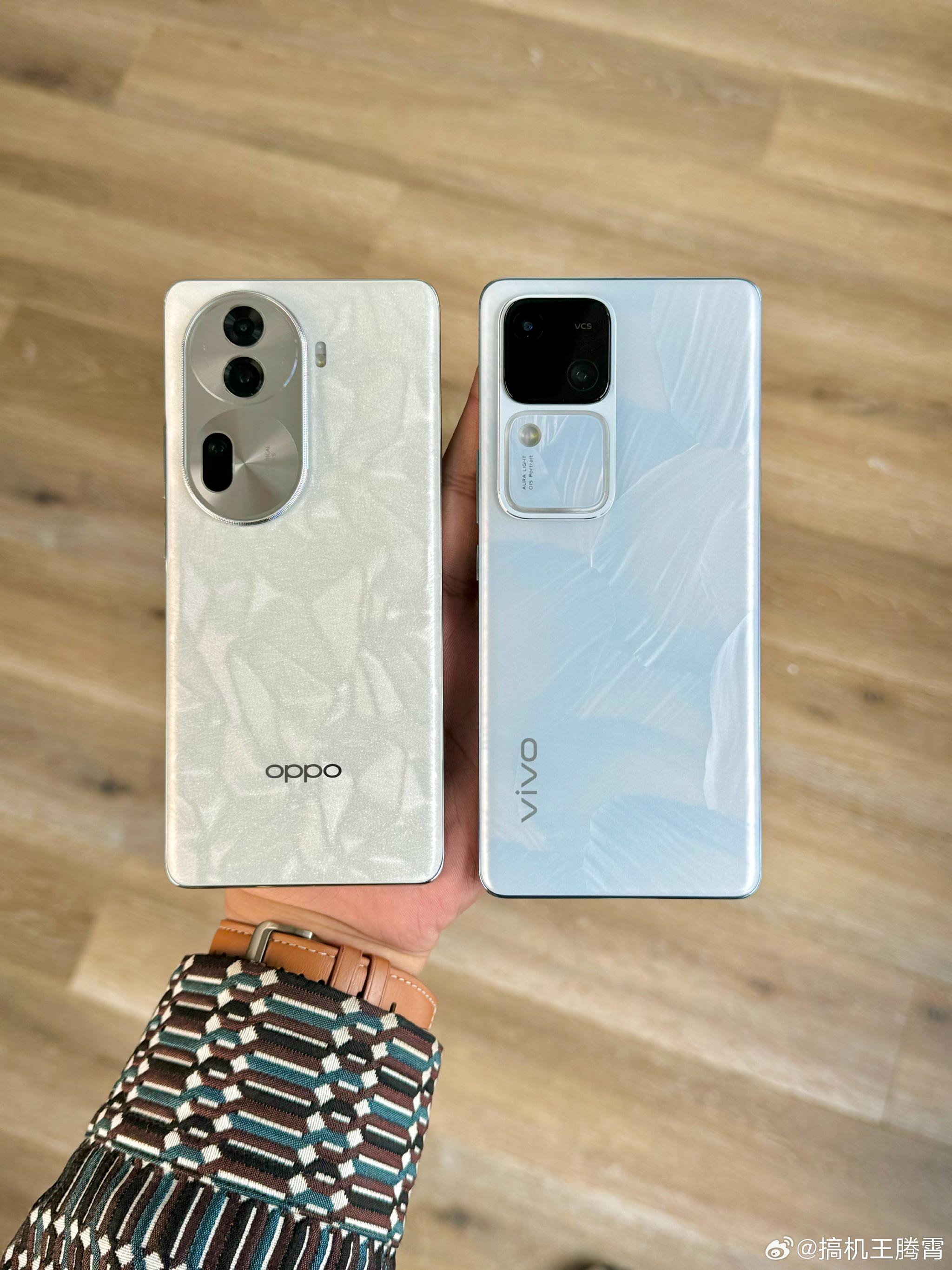 OPPO Reno11（月光宝石） VS vivo S18（花似锦）真机外观对比……|宝石|月光|外观_新浪新闻