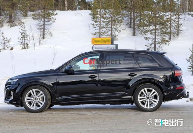奥迪新款Q7曝光！升级Q8格栅+贯穿尾灯，外观比宝马X5好看？-新浪汽车