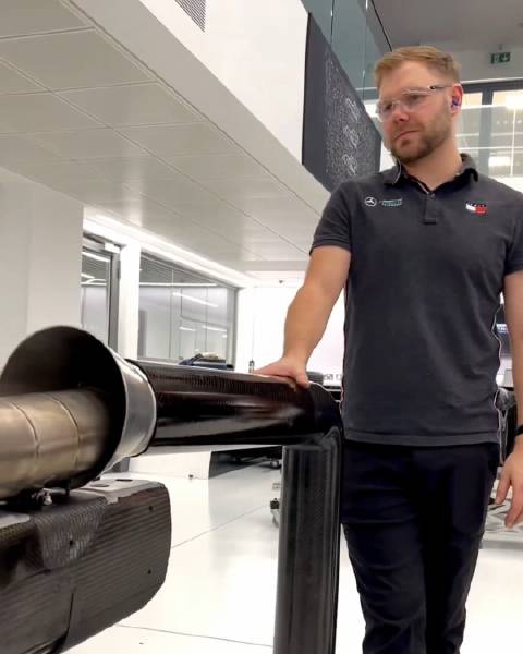 梅赛德斯2024款F1引擎首次点火！_新浪新闻