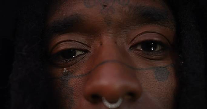 Lil Uzi Vert - Red Moon 爱是不真实的，但只要我想……|Lil Uzi Vert_新浪新闻