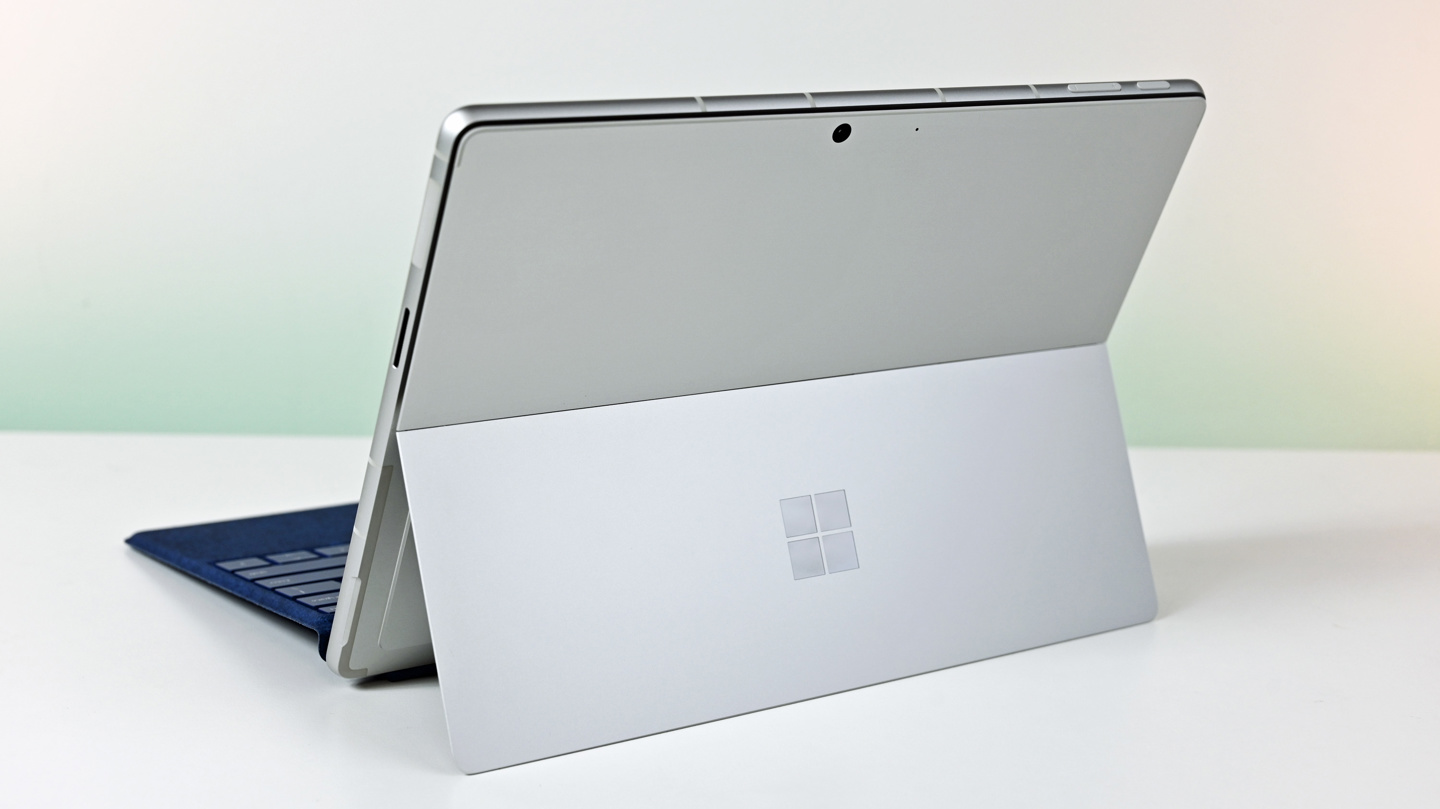 微软 Surface Pro 10 二合一笔记本曝光：更亮屏幕、更强芯片|微软surface|微软surface pro|二合一笔记本_新浪新闻