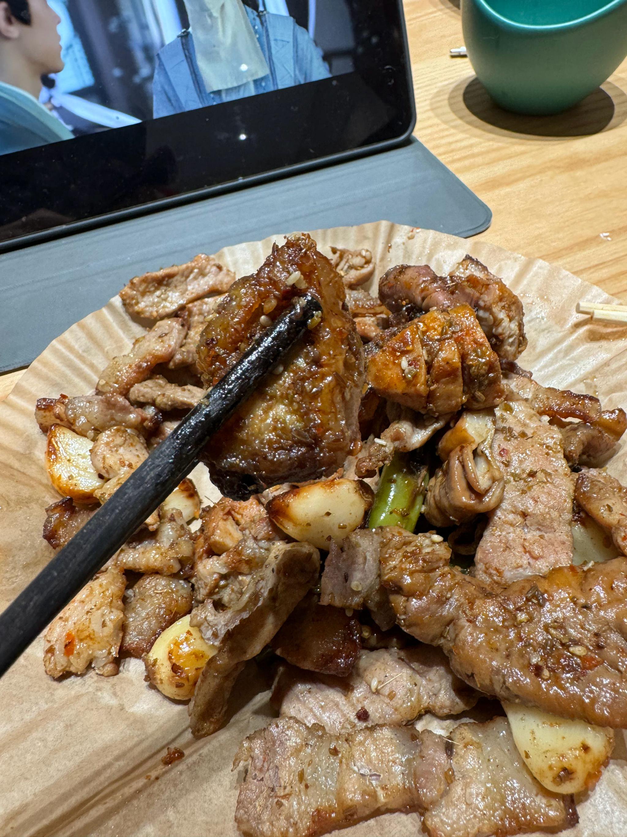 昨晚做了一些小众食物测评： 羊腰子和羊蛋哪个更好吃……|羊腰子|测评|食物_新浪新闻