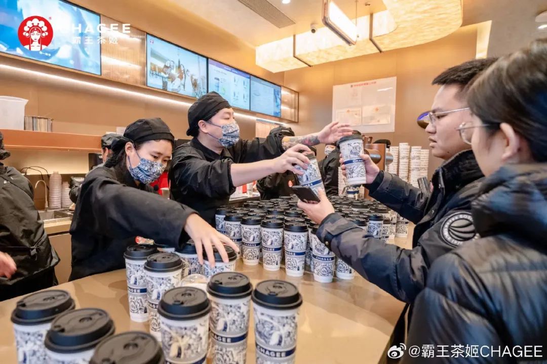 霸王茶姬攻入长沙，茶颜悦色“被上了一课”？|茶颜|霸王|长沙_新浪新闻