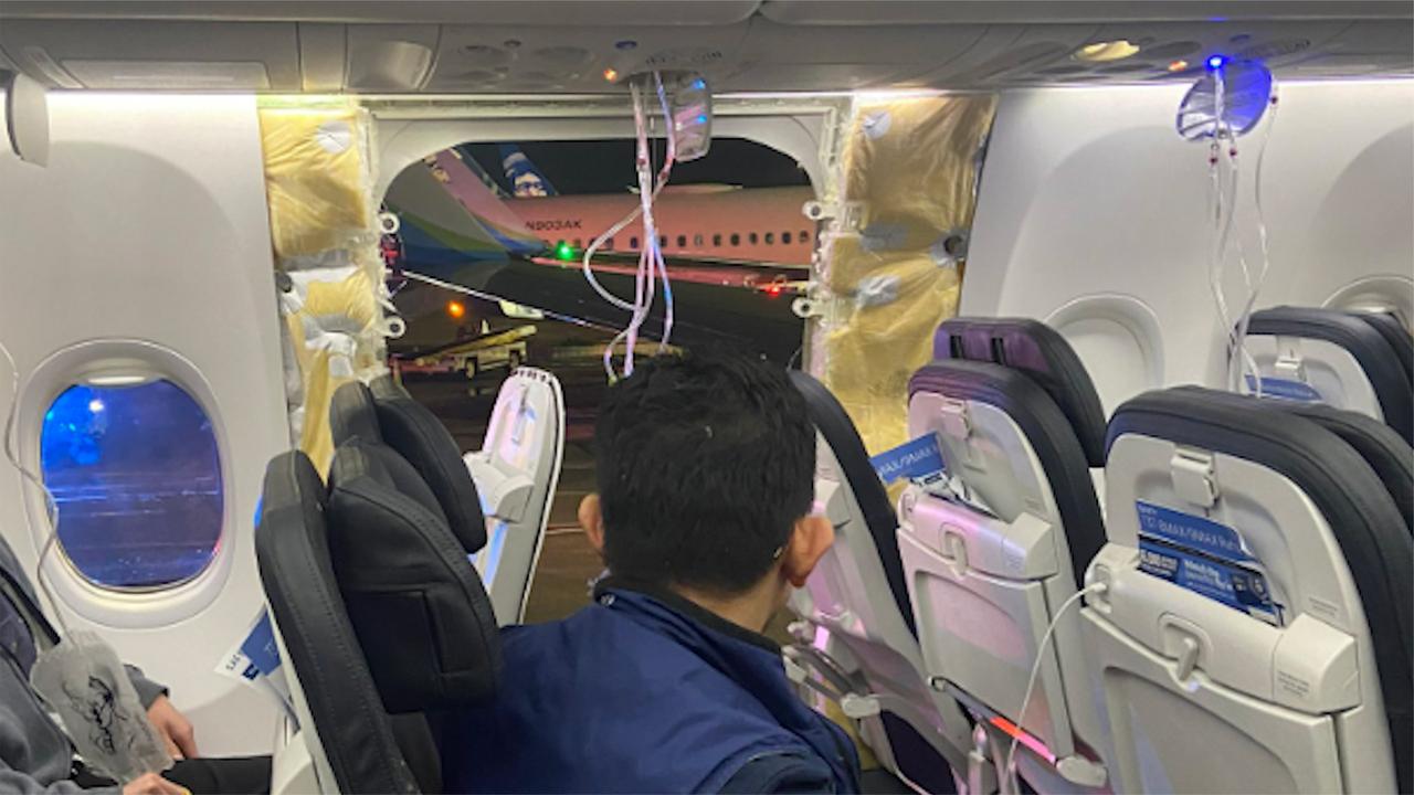 美国一客机空中舱门脱落迫降 涉事航空公司停飞65架波音737-9飞机|美国|波音737|航空公司_新浪新闻