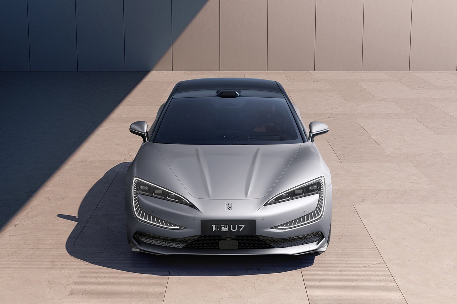 仰望U7官图正式发布 搭载易四方平台/四轮四电机-新浪汽车