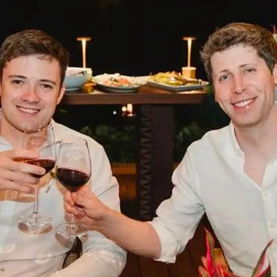 Sam Altman结婚了！和男友低调举行婚礼，两人希望尽快生孩子|美元_新浪新闻