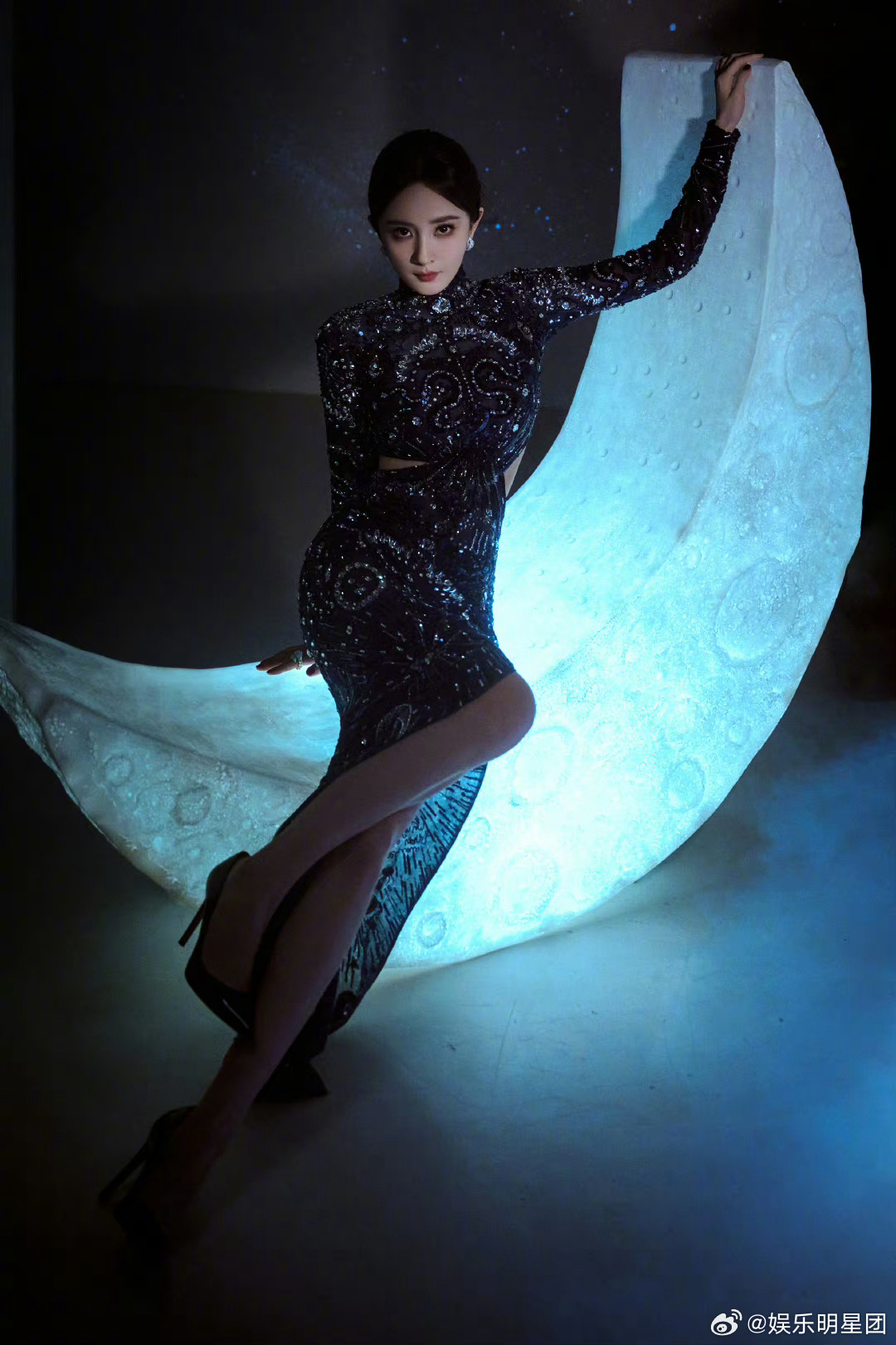 杨幂微博之夜红毯造型 这套可以，很有大花气场，也很显身材|杨幂|红毯造型|微博之夜_新浪新闻