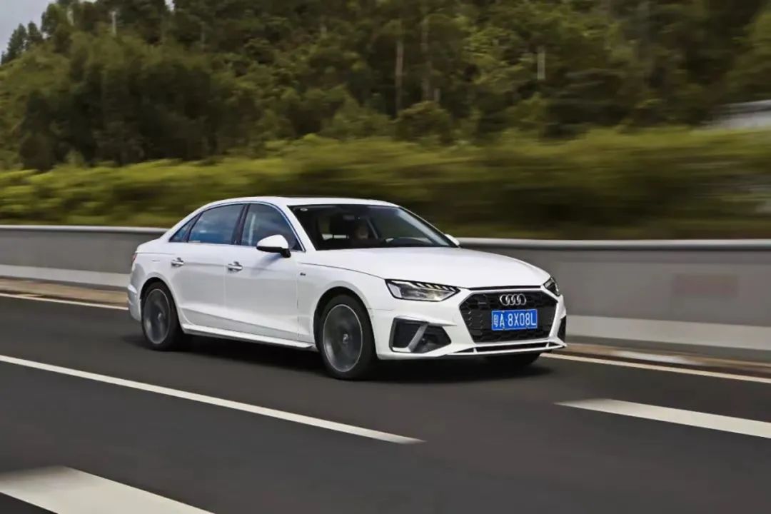 后驱+大溜背，2.0T+10AT，20来万买运动B级车，选它还是A4L？-新浪汽车