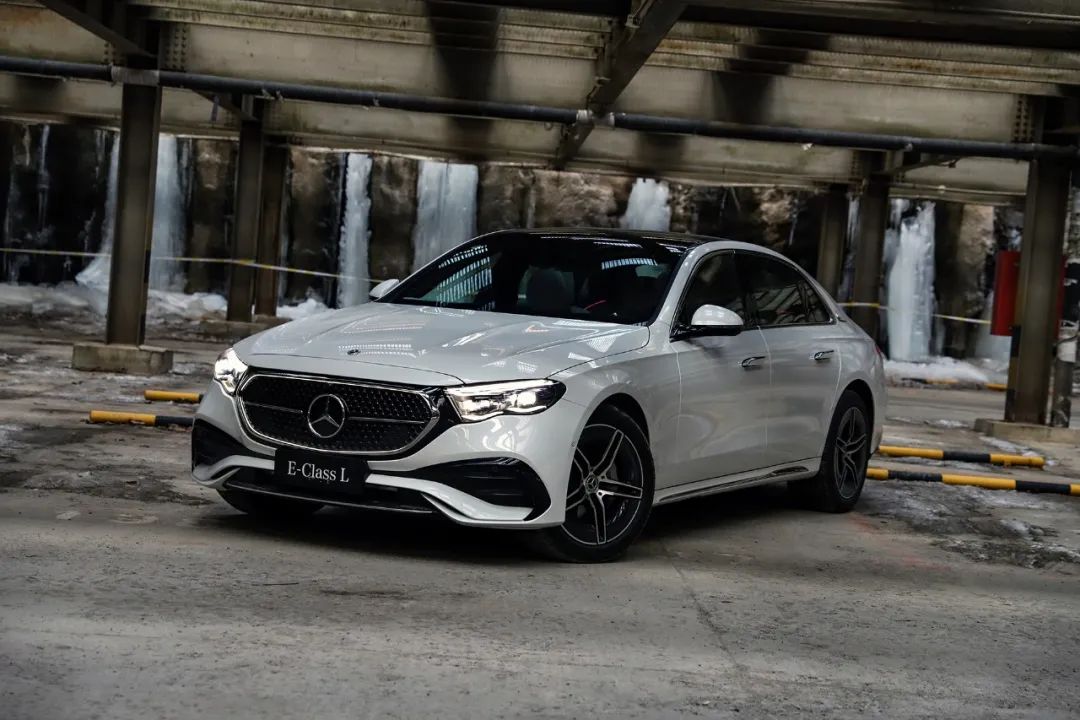 2.0T+9AT+6秒多破百！摩登内饰不输S级！开它返乡全家风光！-新浪汽车