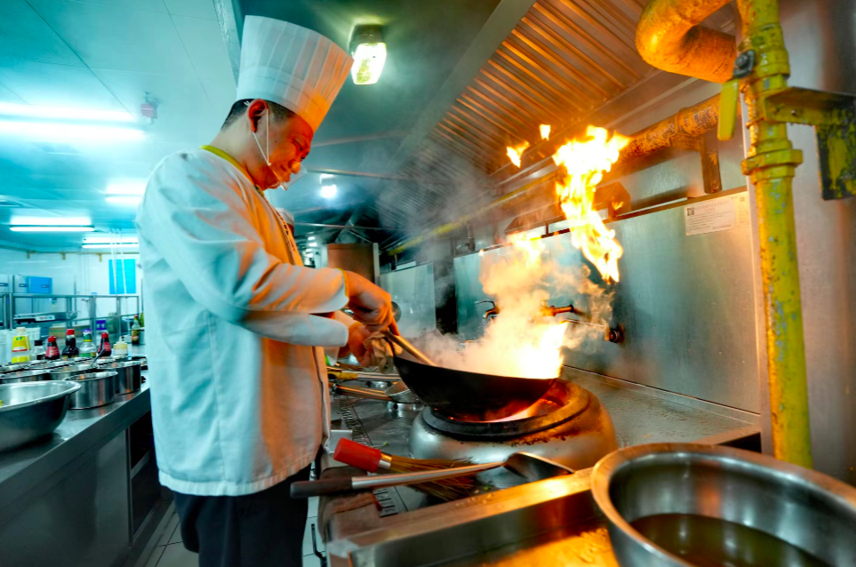 酱爆鸭片、焦溜丸子、现烤披萨……北京西站高铁盒饭上新|鸭片|高铁|丸子_新浪新闻