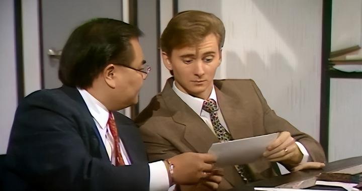 58岁演员河国荣烧炭自杀，轻生细节曝光，难舍3个月前病逝的爱妻|香港_新浪新闻