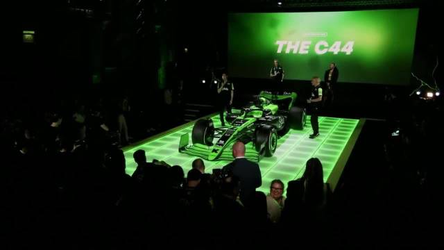 Stake F1车队Kick索伯C44新车发布全程回放|新车发布|汽车视频_新浪新闻