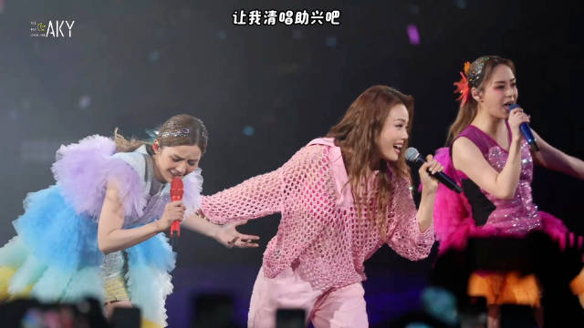 Twins红馆演唱会尾场嘉宾容祖儿合体龙虎豹_新浪新闻