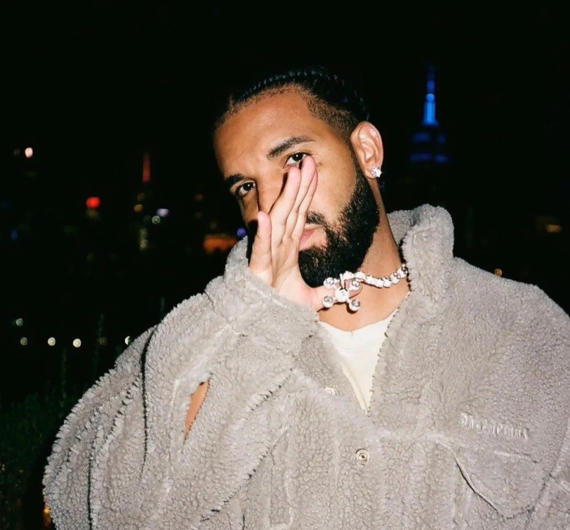 Drake在纳什维尔的一场演出中谈到了他在|纳什维尔_新浪新闻