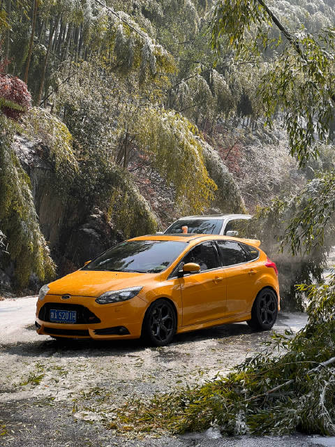 拍摄中的小插曲，但是景很美 福克斯ST|汽车资讯|20-25万两厢车|福特_新浪新闻