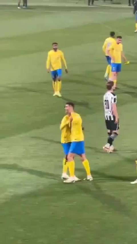 沙特媒体Al Riyadiah：C罗将会因不雅动作被联赛纪律委员会禁赛两……|沙特|克里斯蒂亚诺·罗纳尔多|利雅得_新浪新闻